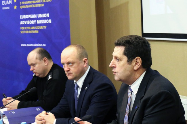 Dialogue policing approach aims to create ‘partnership with public’ in ...