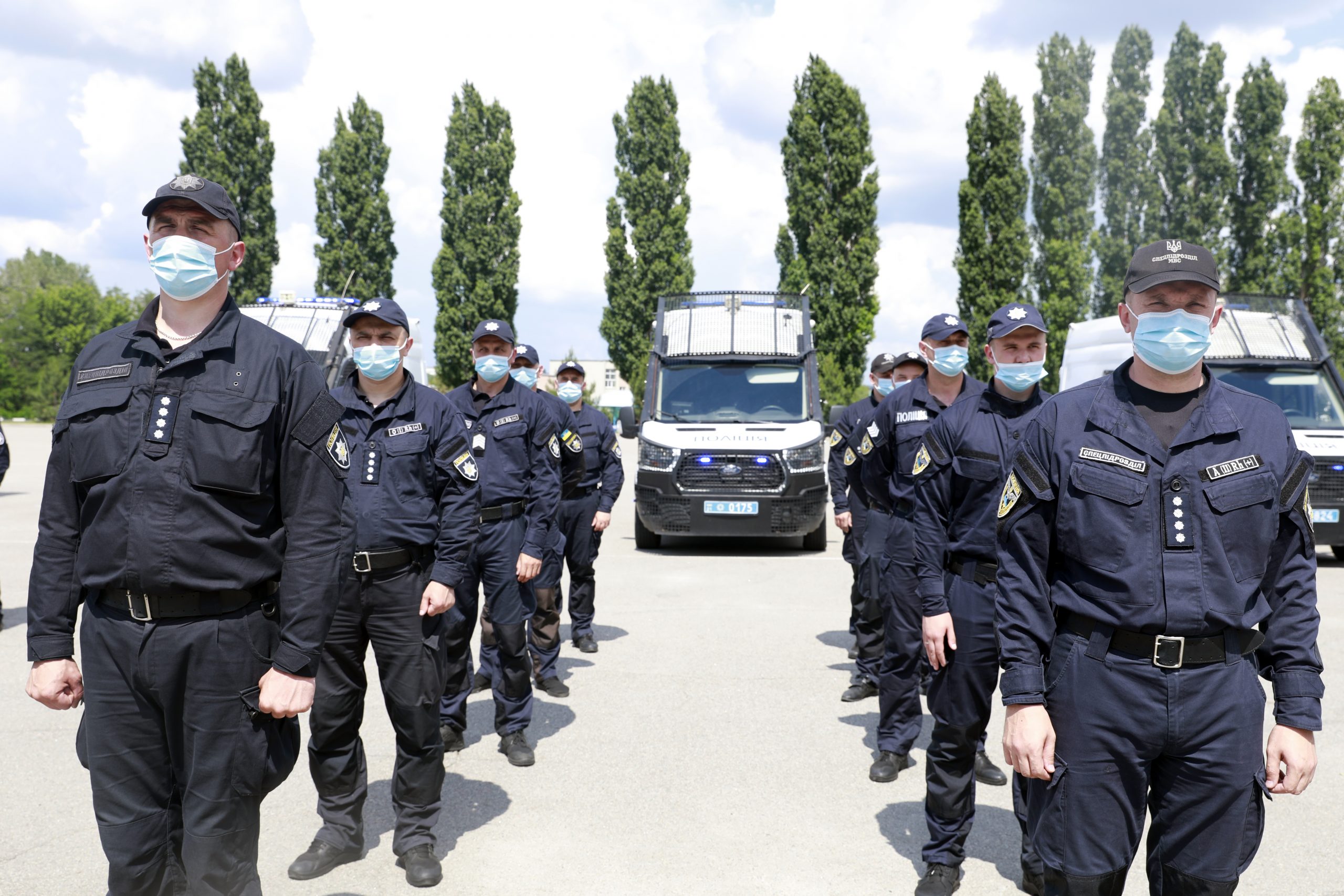 Методи забезпечення поліцією громадського порядку впливають на довіру ...