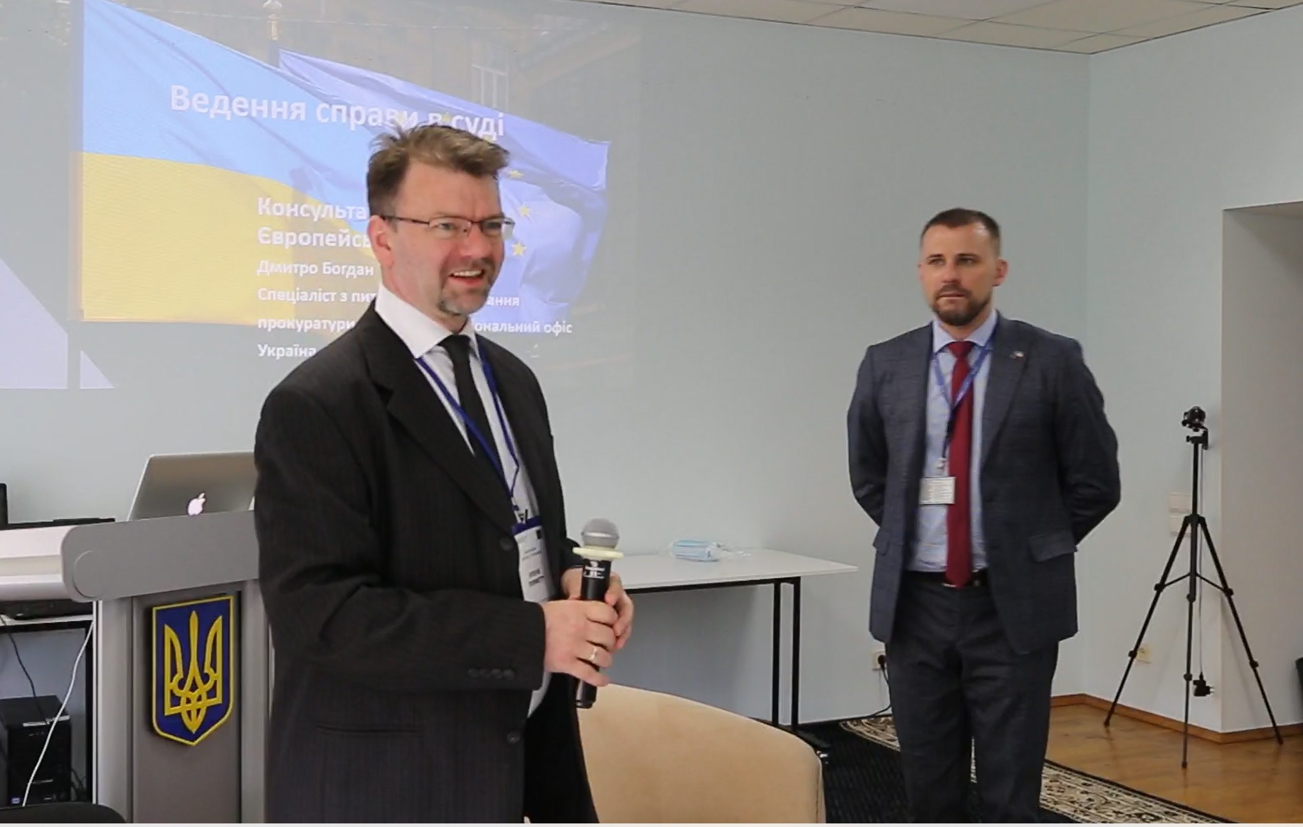 EUAM experts present Ukrainian prosecutors with trial advocacy handbook ...