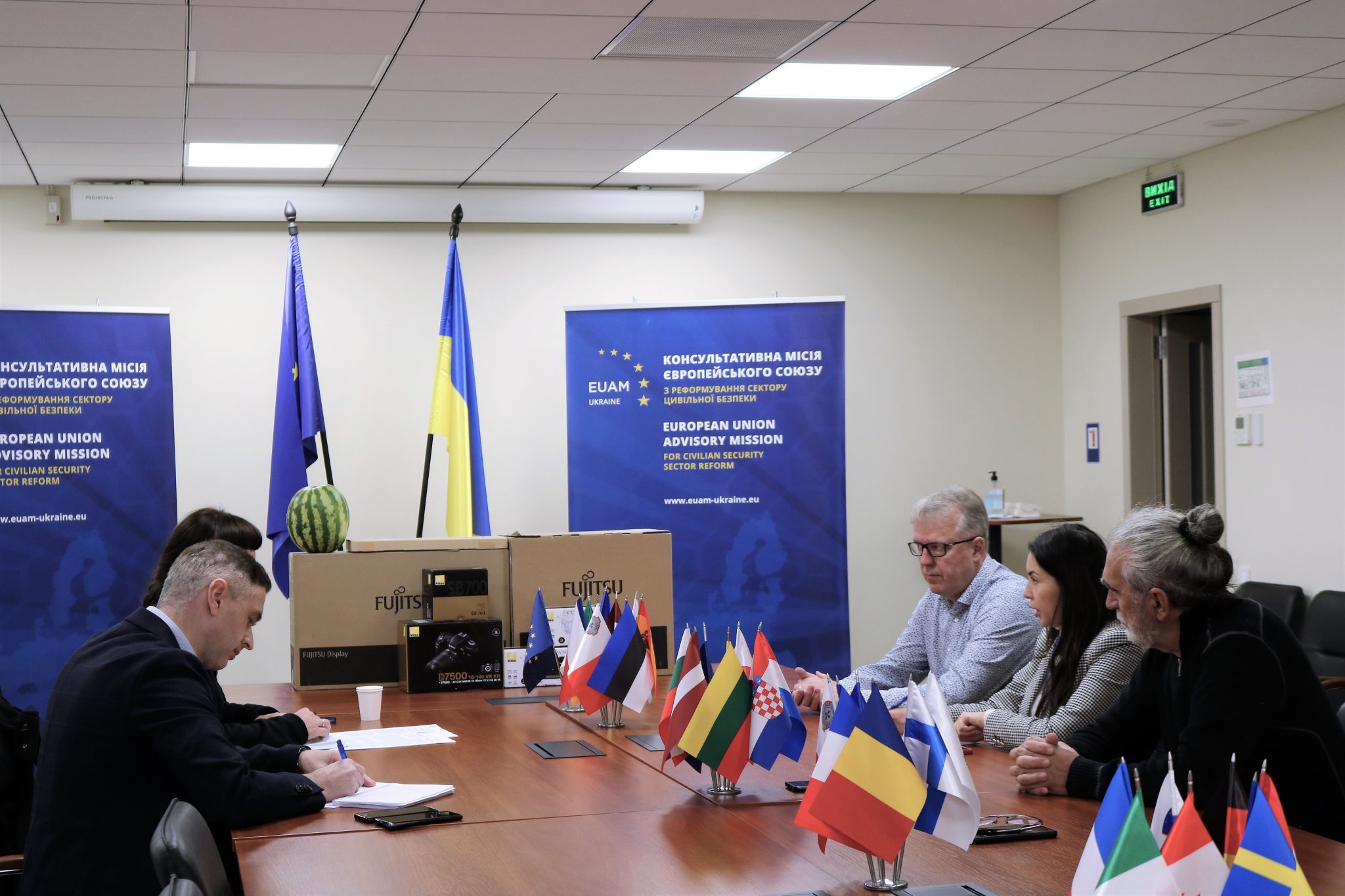 Criminalists of Kherson region receive equipment from the EU Advisory ...